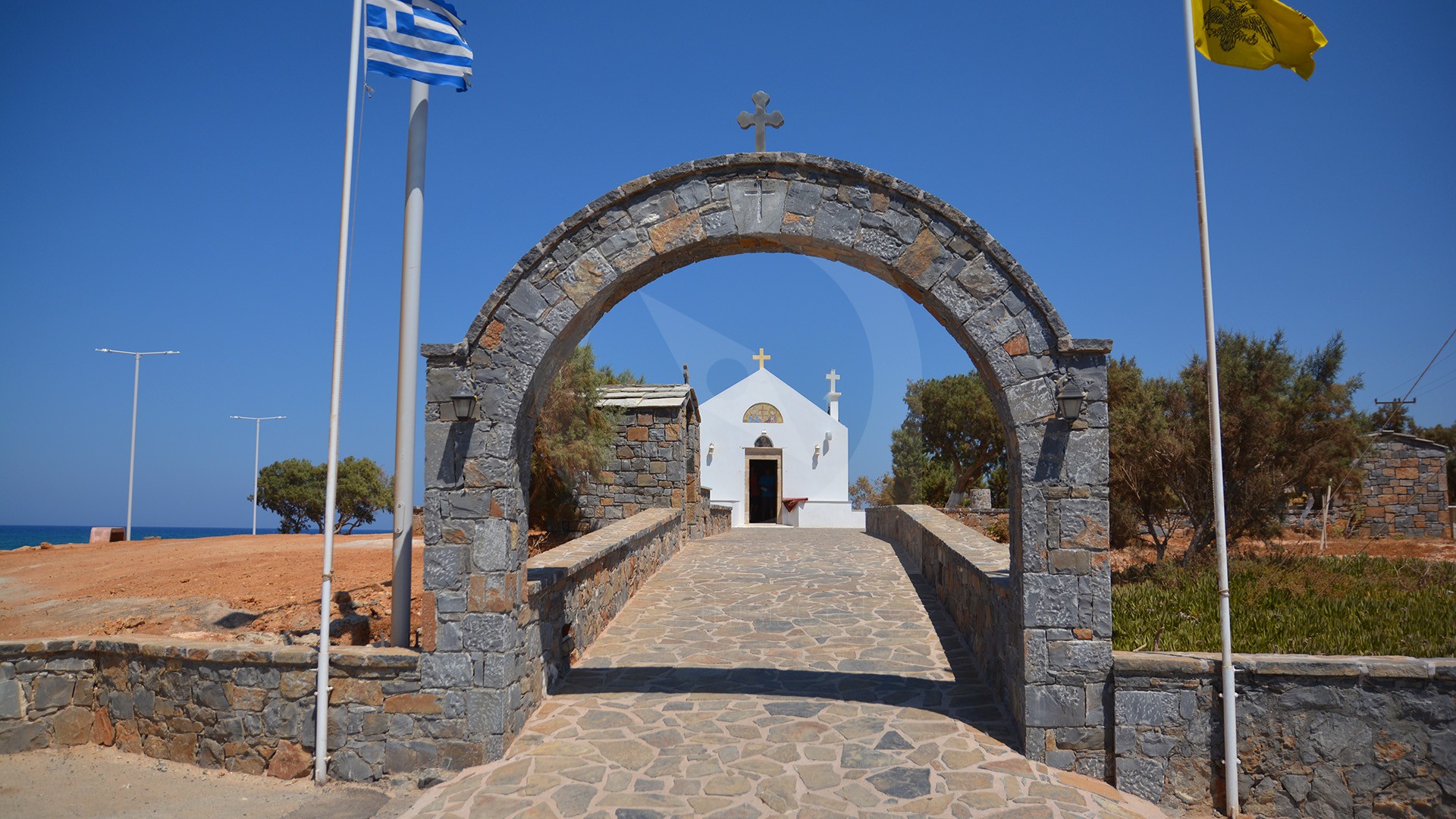 Ιερός ναός Άγιος Κωνσταντίνος και Ελένη Γούρνες - thisiscrete . travel ...